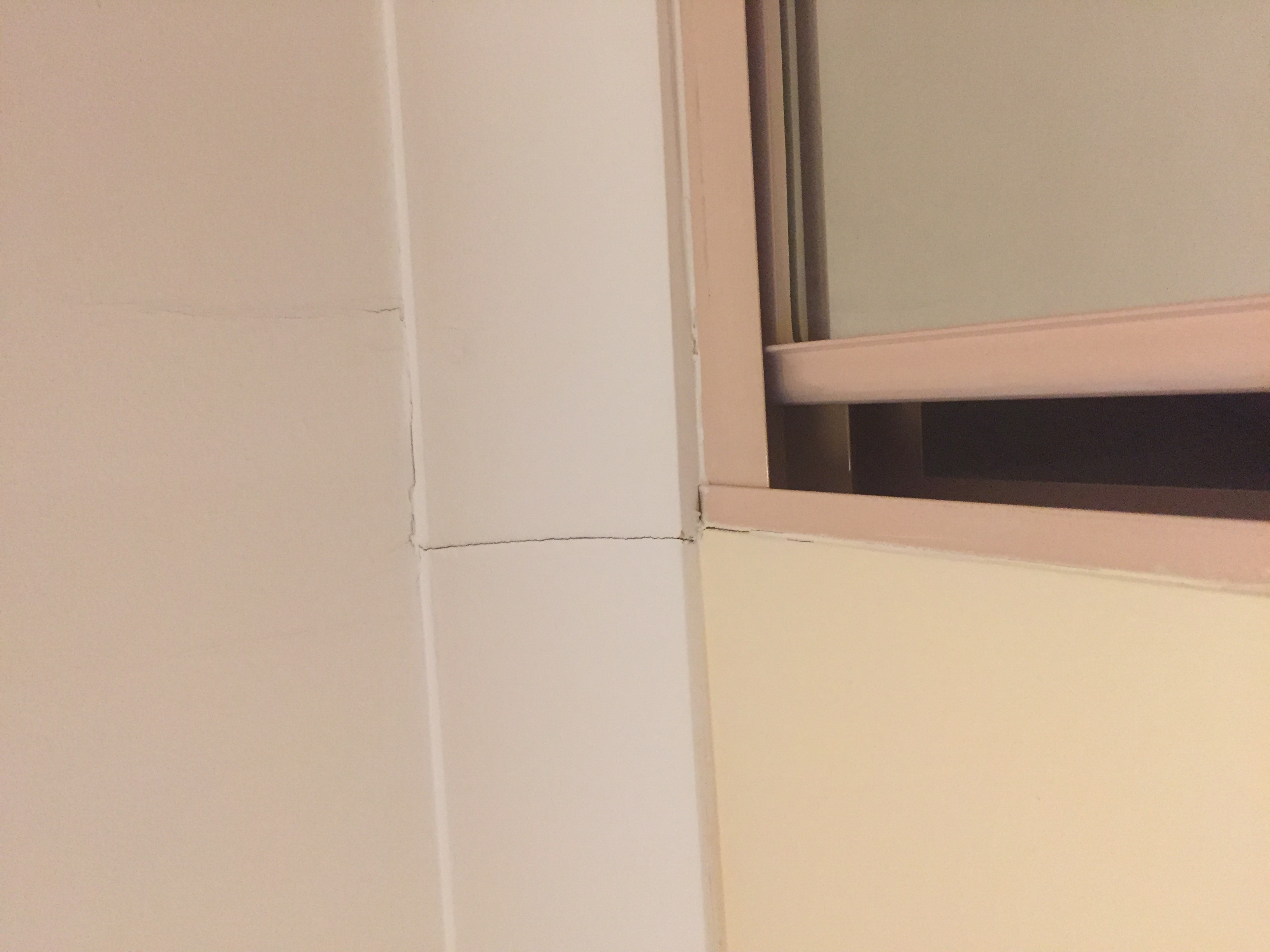 Hairline Cracks Walls Ceilings Different Ceiling: Structural Engineer ...